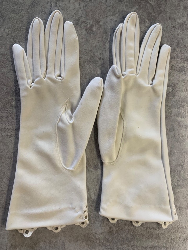 Vintage Off White Short Gloves- Cut out detail to cuff - Nylon Simplex ...