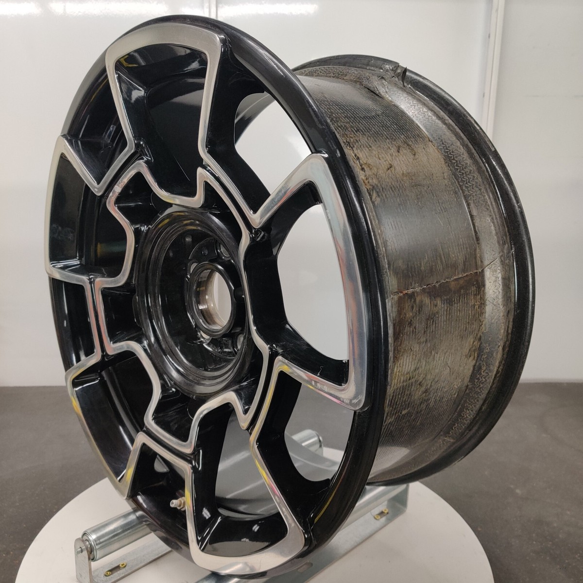 ROLLS ROYCE WRAITH DAWN 21x9.5 CARBON FIBER WHEEL OEM RIM ROLLS ROYCE WRAITH DAWN 21x9.5 CARBON FIBER WHEEL OEM RIM