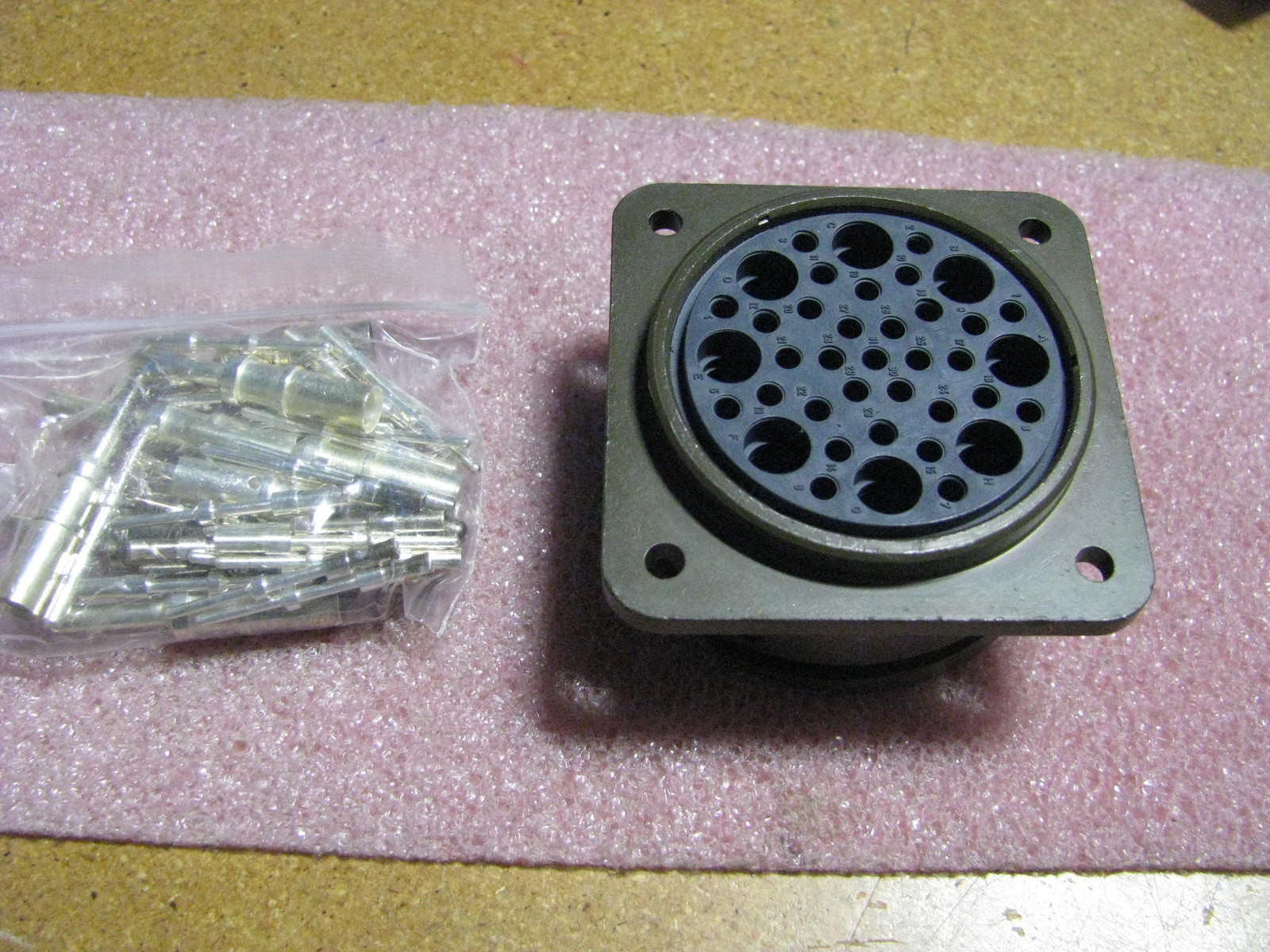 ITT CANNON CONNECTOR W/CONTACTS # CA3102E36A98P-B-05-F80 NSN: 5935-01 ...