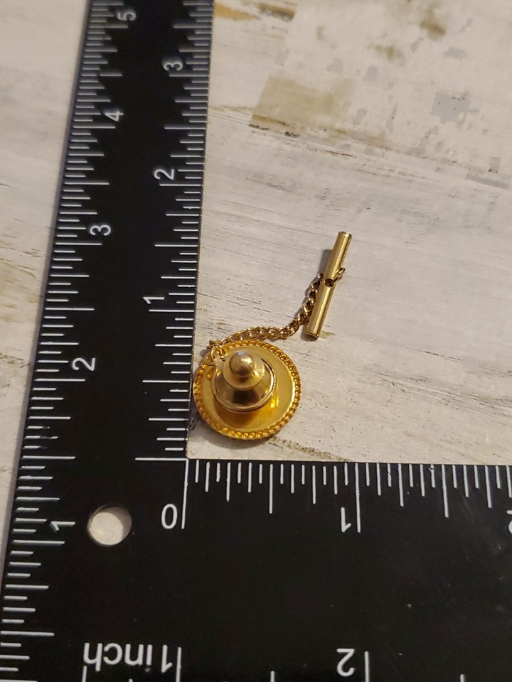 Vintage round gold tone Washington DC Souvenir Lapel Pin Capitol ...