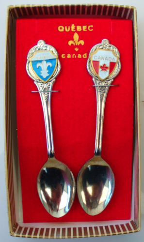 2 PETITES CUILLERES DE COLLECTION DANS BOITE SPOON EMAIL - QUEBEC ...