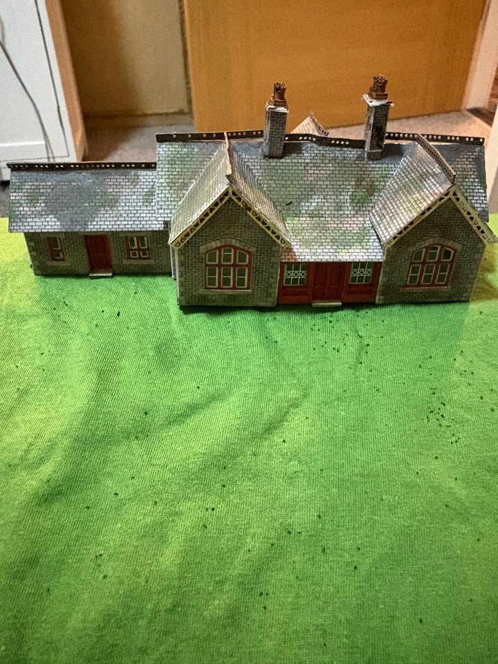 3 Metcalfe N gauge station buildings and two platform pieces | eBay UK