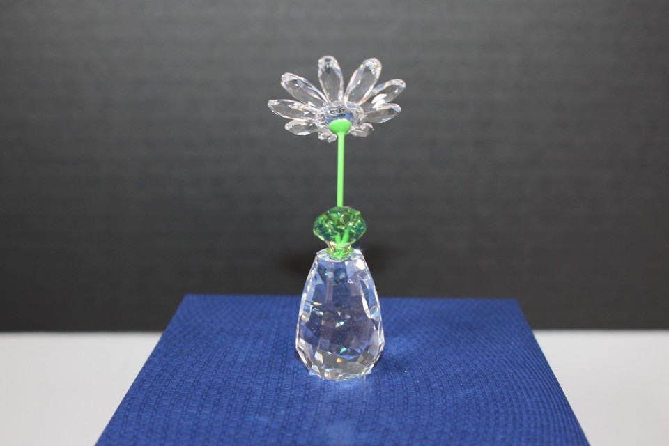 Swarovski Flower Dreams Daisy Figurine #5254328 / 5723649 April Birth ...