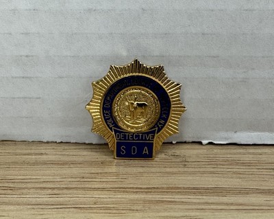Vintage Suffolk County Detective SDA N.Y Mini Badge Pin Gold Shield | eBay