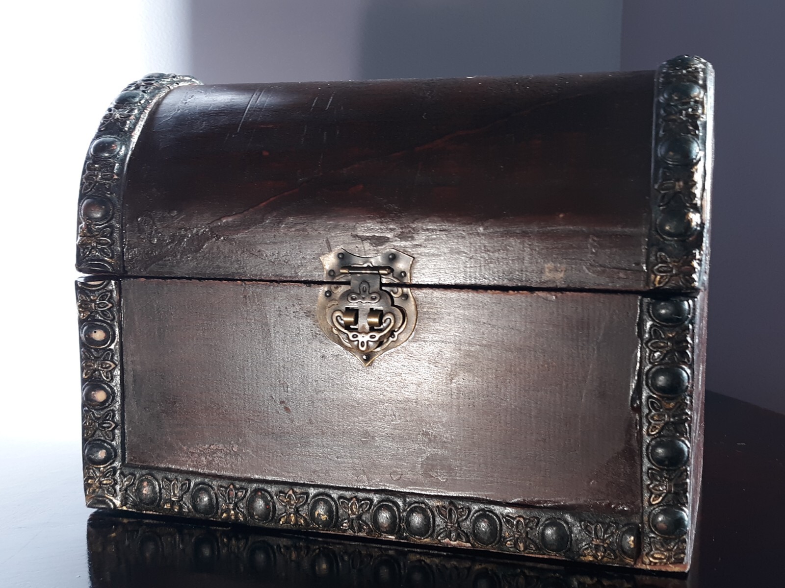 Brown Leather Styled Small Wooden Chest with Brown Felt Inside Treasure ...