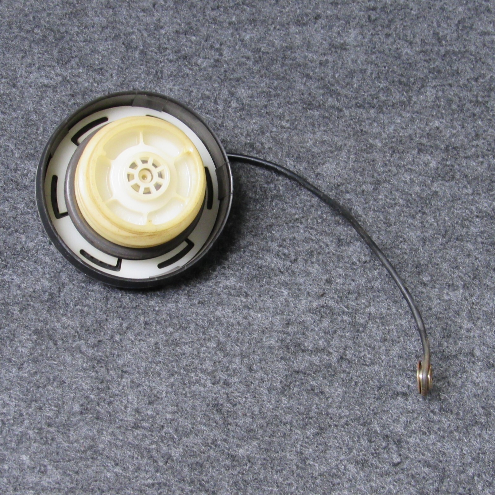 2000 Daewoo Nubira Gas Fuel Filler Cap Lid w/ Tether Retainer OEM L60 ...