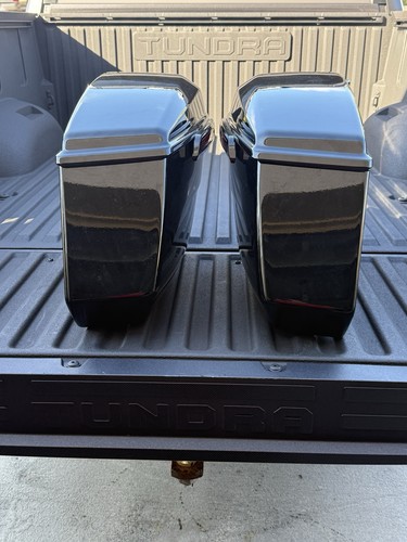 Selling A Set of Harley Davidson Street Glide Saddle Bags Vivd Black ...