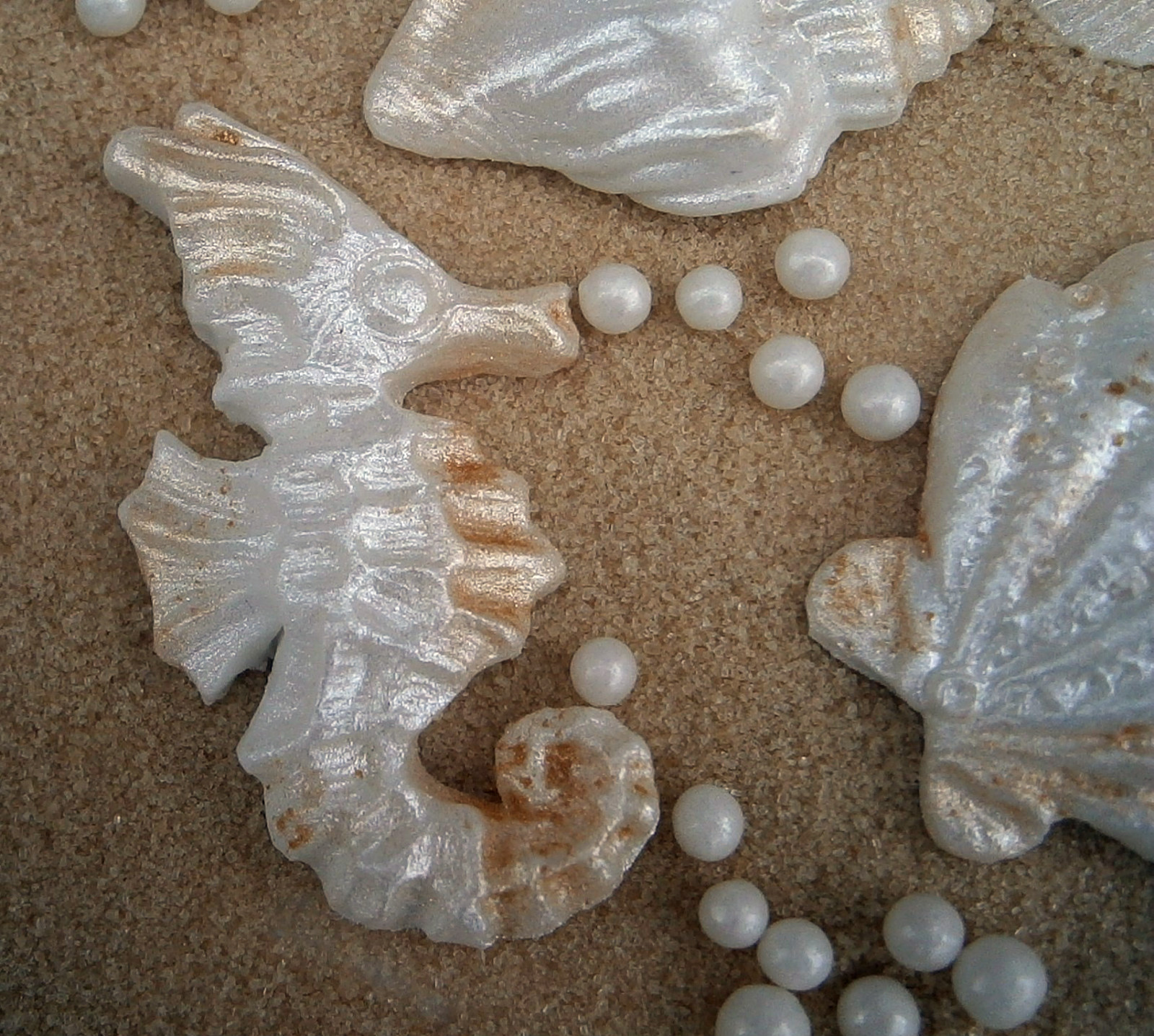 30 x edible sugar shells + edible sand and pearls. Wedding/birthday ...