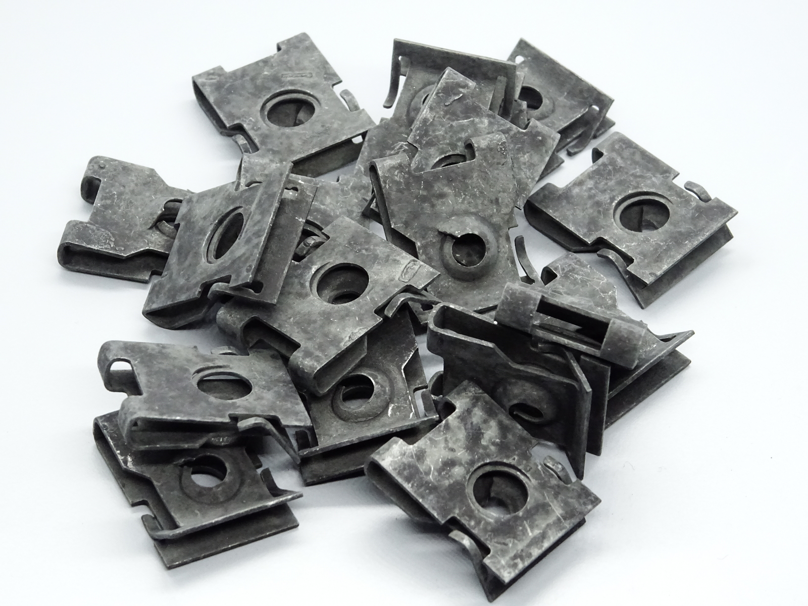 10X BLECHMUTTER 5 MM SELBSTSICHERND FÜR AUDI A3 A4 A6 VW GOLF SHARAN ...