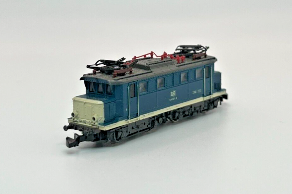 Z Scale Marklin DB 144 E-Locomotive w/LEDs And Freight set Custom Wood ...