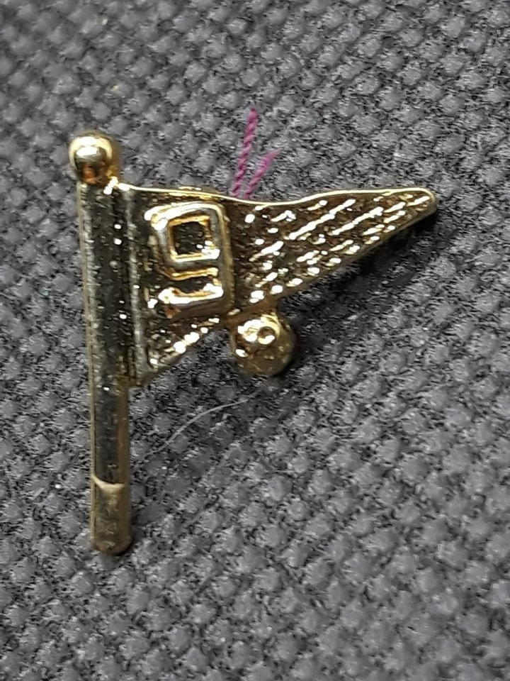 Vintage 9th Hole Flag and Ball Golf Golfing Golfer Gold Tone Lapel Pin ...