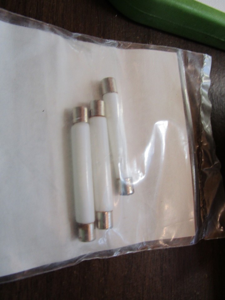 Walthers HO/O scale #942-353 Bulbs, Tubular - White pkg (3) -- 8 Volt ...