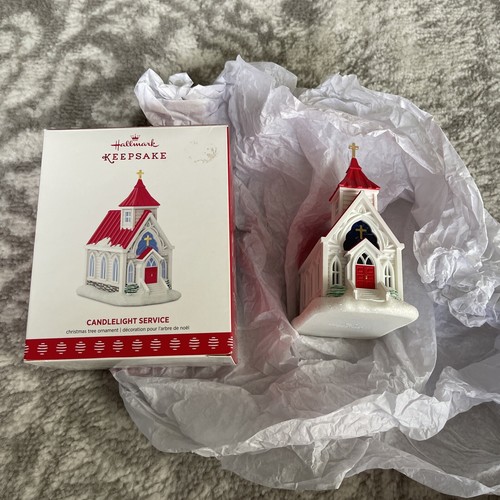 2017 Hallmark CANDLELIGHT SERVICE Ornament CHURCH (Optional Lighting ...