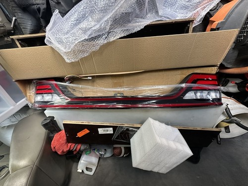 2014-2022 DODGE DURANGO REAR CENTER LIFTGATE TAIL LIGHT LAMP W/ CAMERA ...