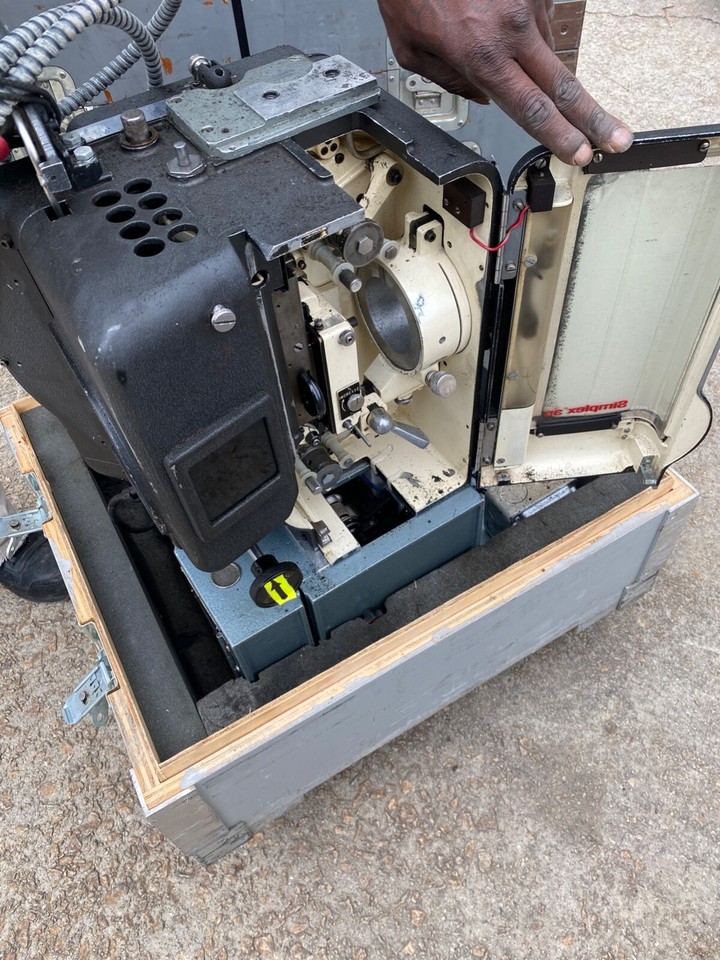 Clean Simplex XL 35mm Projector w/ 5 Star Sound Head, w Road Case Easy Shipping! | eBay
