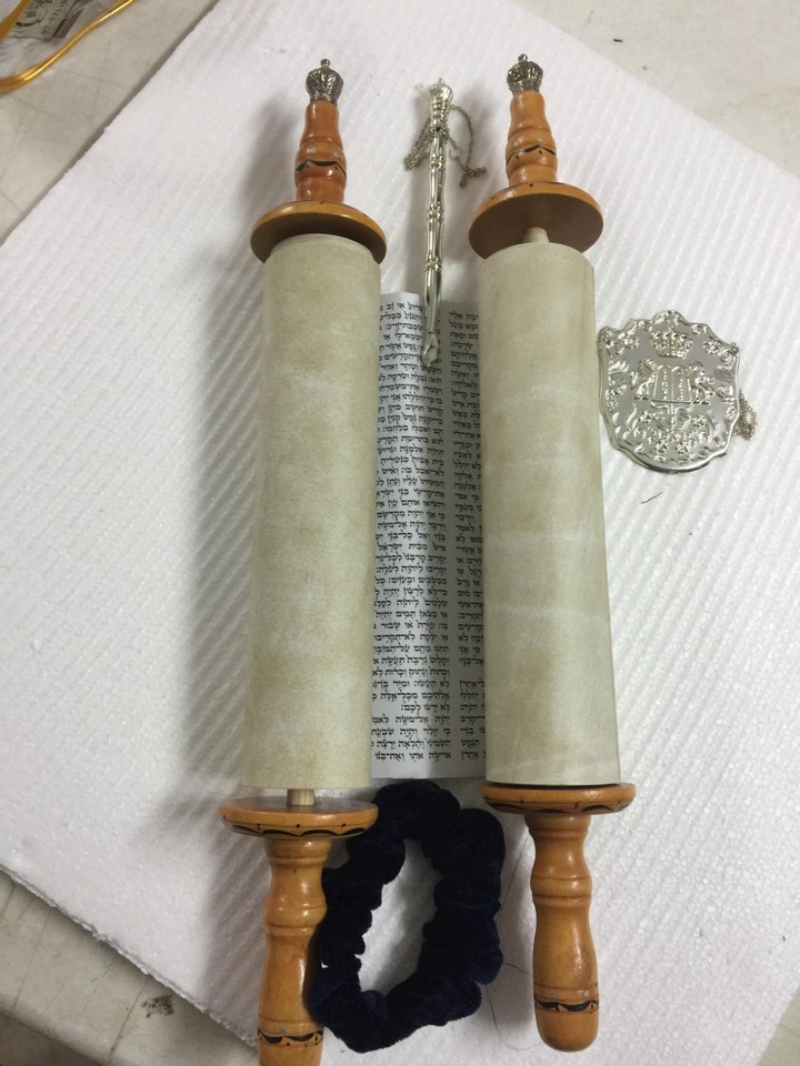 Beautiful Sefer Torah Scroll Hebrew Jewish Holy Bible 32 CM + Pointer ...