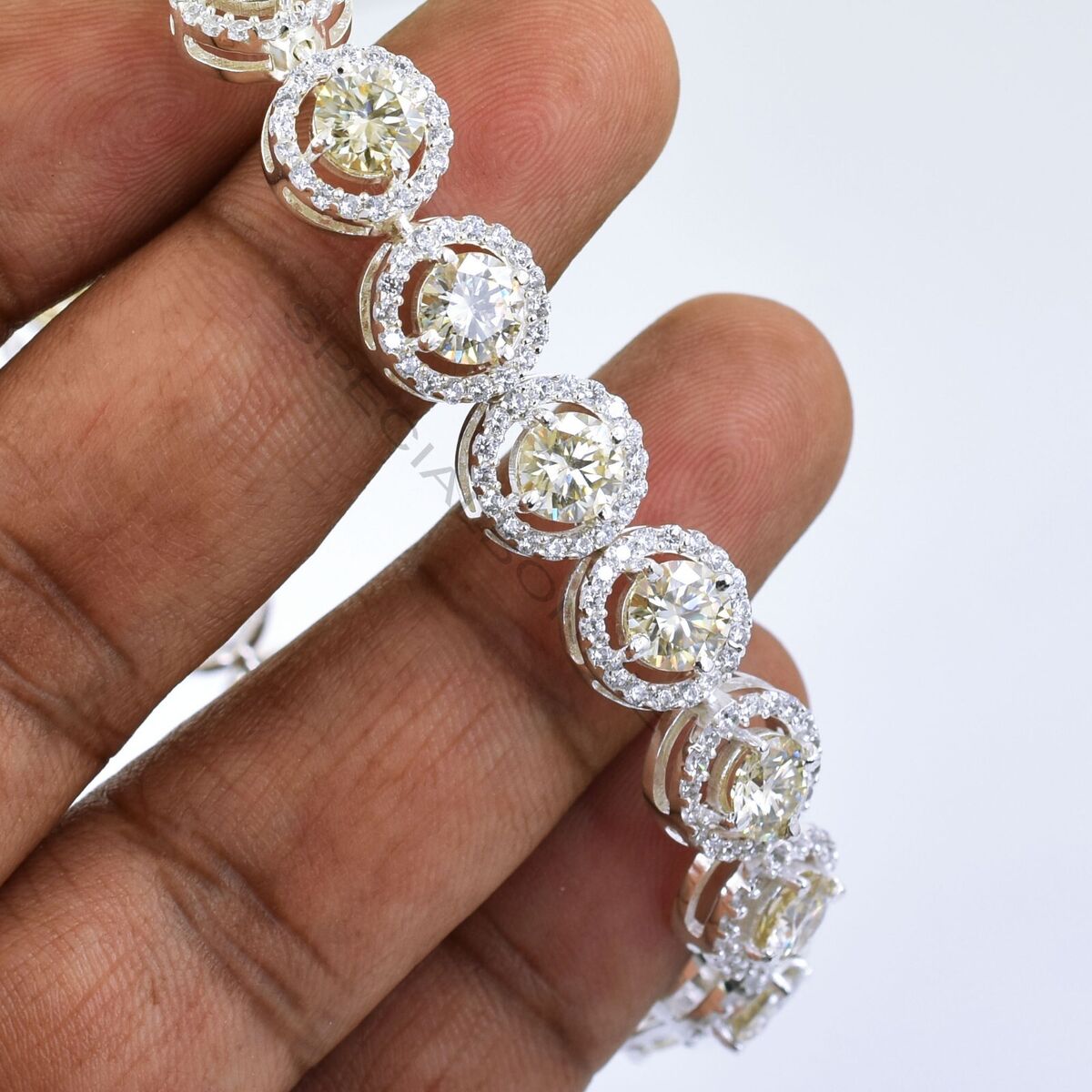 Certified 6mm, 15Ct Certified Diamonds Bracelet-Great luster Certified 6mm, 15Ct Certified Diamonds Bracelet-Great luster