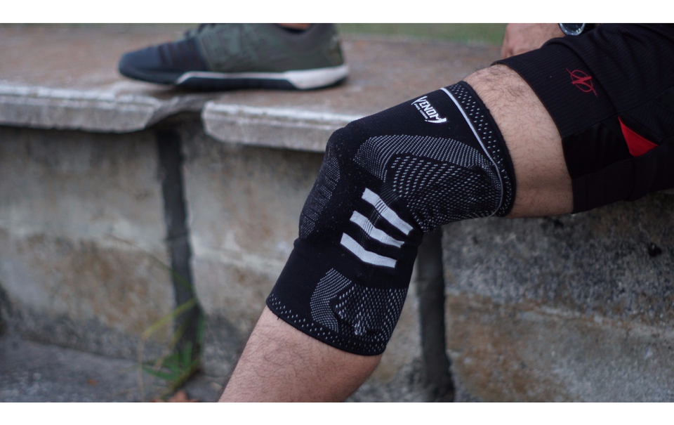Venom Sports Fitness Knee Brace Compression Sleeve Support | eBay
