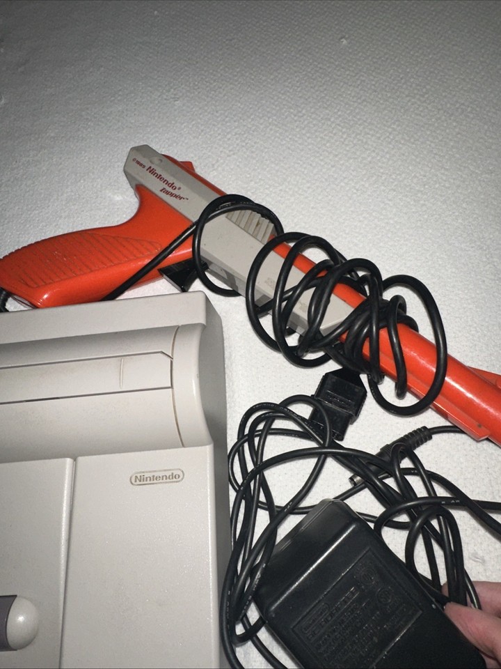 Nintendo NES Top Loader Control Deck NES-101 Console Controllers Zapper ...