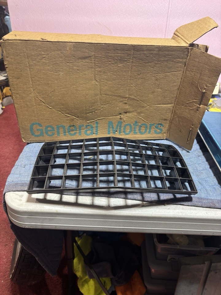 NOS Corvette GM 3966772 1970-1972 front center grill With Box | eBay