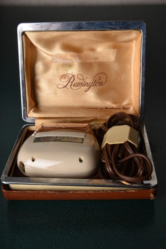Vintage Remington 60 Deluxe Electric Razor With Original Case Power ...