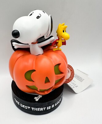 Hallmark Peanuts Vampire Snoopy and Woodstock Halloween Figurine Light ...