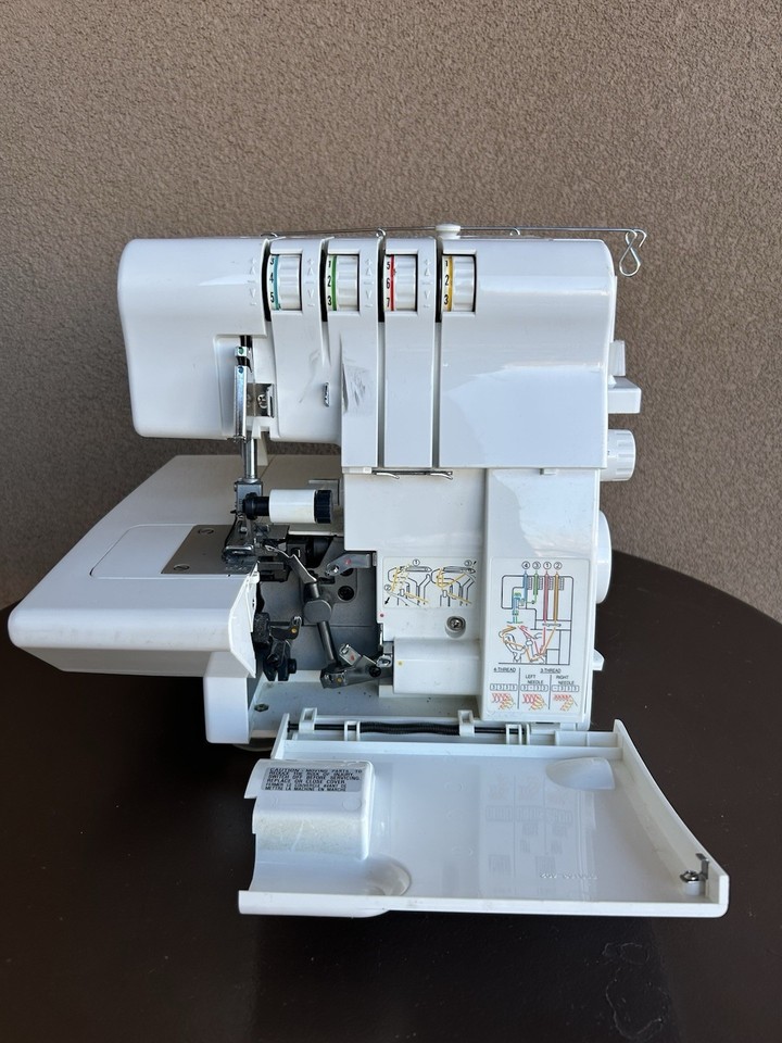 Singer 14SH654 Serger Mechanical Sewing Machine W/Foot Pedal & Extra ...