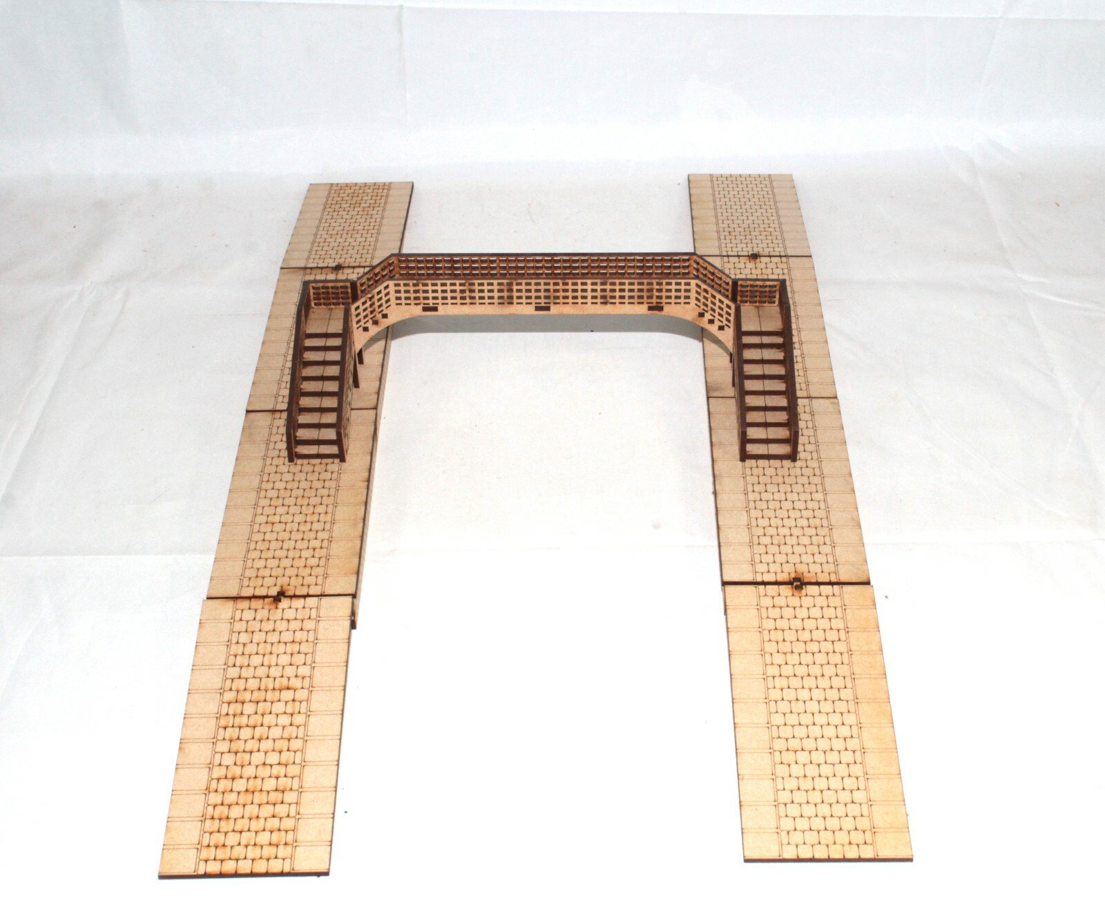 Triple Track Foot Bridge 2 long Platforms Model Railway 00 Gauge ...