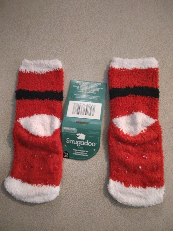 Kids size 7 - 2 Fuzzy socks Santa Snugadoo With Grippers on Bottom ...