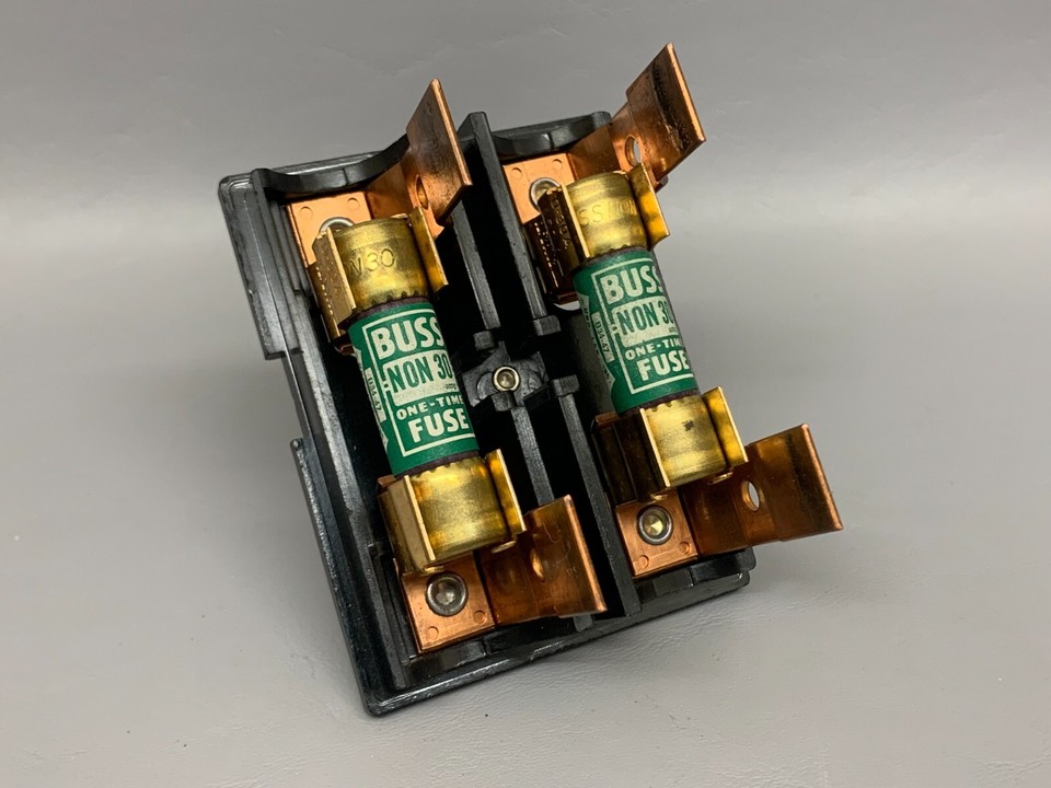 30 Amp General Switch Pull Out Lid Small Fuse 240V Notch Side Split Bar ...