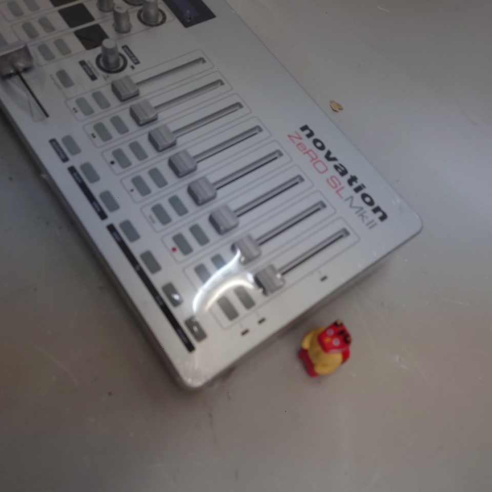 Novation ZeRO SL MkII MIDI USB Controller Tested Works DAW Control ...