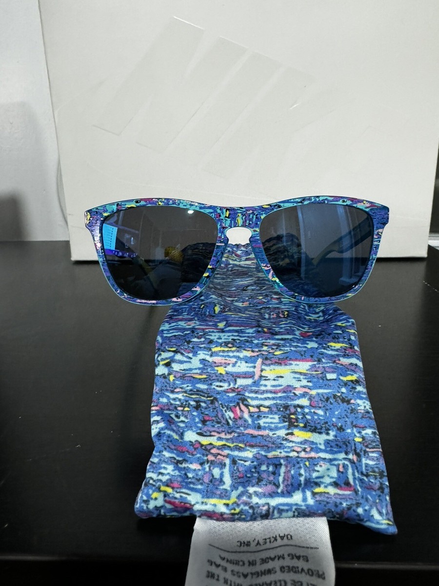 Staple Oakley Liberty Frogskin Ice Iridium Clear Blue Multi Staple Oakley Liberty Frogskin Ice Iridium Clear Blue Multi