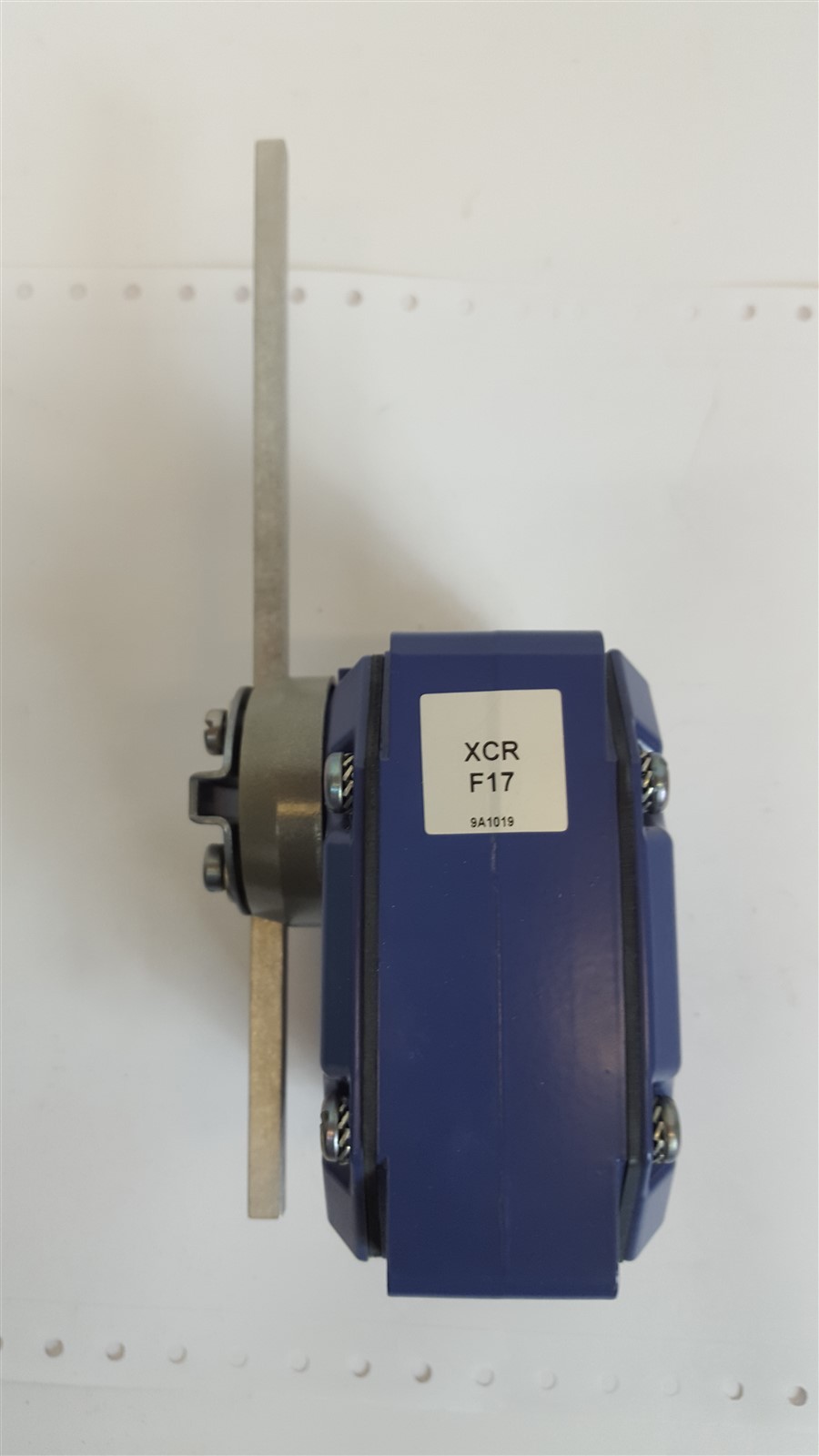 Telemecanique XCR-F17 Rotary Actuating Rod Limit Switch 065224 240V 3A ...