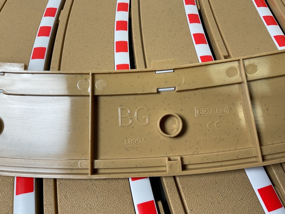Hornby Scalextric BG 11 Piece 1/32 Slot Car Track Apex Curbing ...