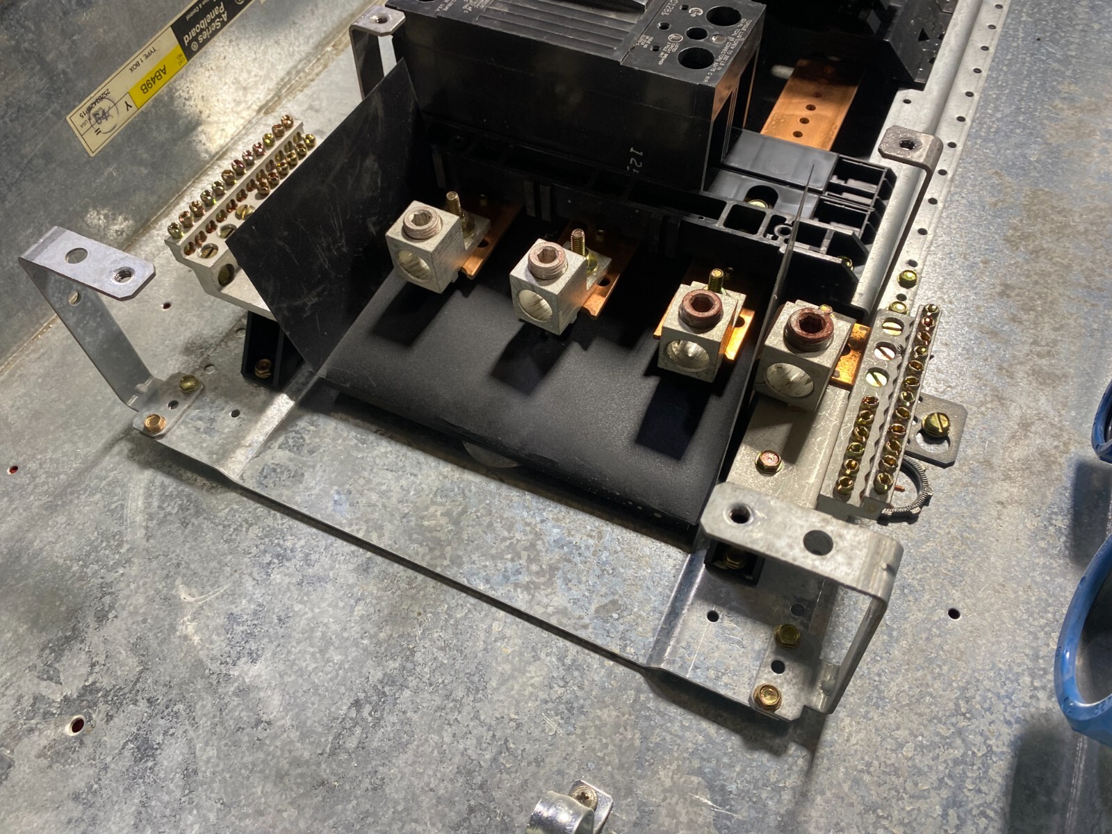 GE AQF3422MBX Panelboard 225 AMP 208Y/120V 3 Phase 4W 42 Circuit THQB ...