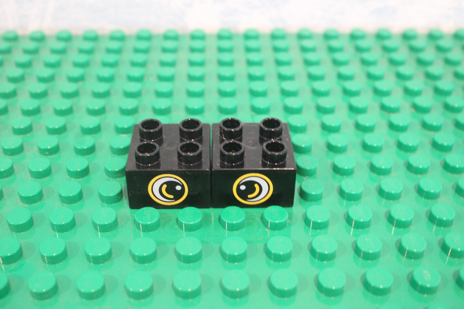 Duplo 2x2 Brick Part Photo Picture Image BLACK EYE EYES Pair Lot 2 ...