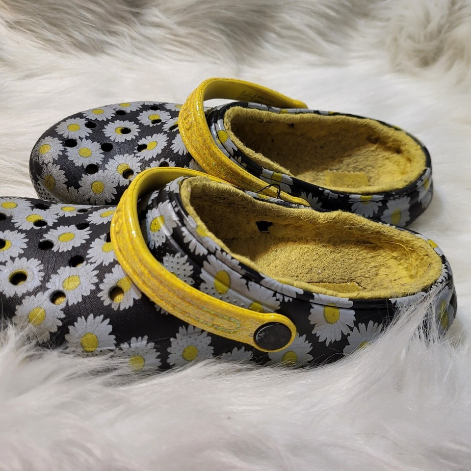 Crocs Girls Black Floral Daisy Clogs Yellow Classic Lined Youth Size 5 ...