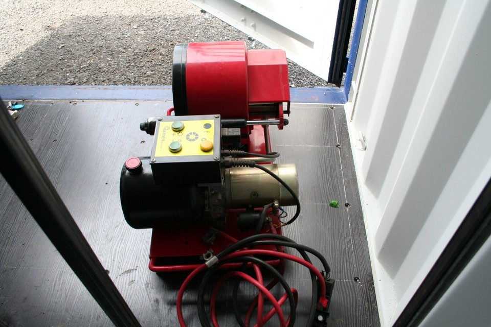 Hydraulic hose crimping machine Banner bs 32 mini in good working order ...