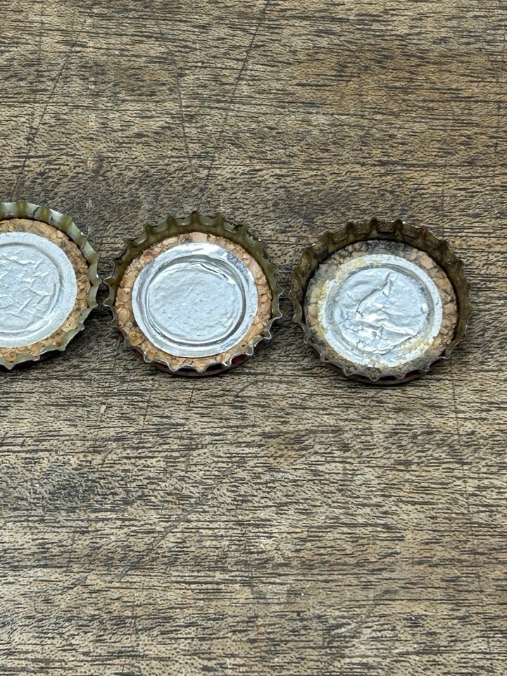 Vintage Highlander Beer Bottle Caps ~MISSOULA, MONTANA ~ CORK-LINED ...
