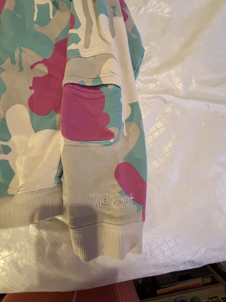 Kidrobot All Over Print Rabbits Graphic Crewneck Sweatshirt White Size ...