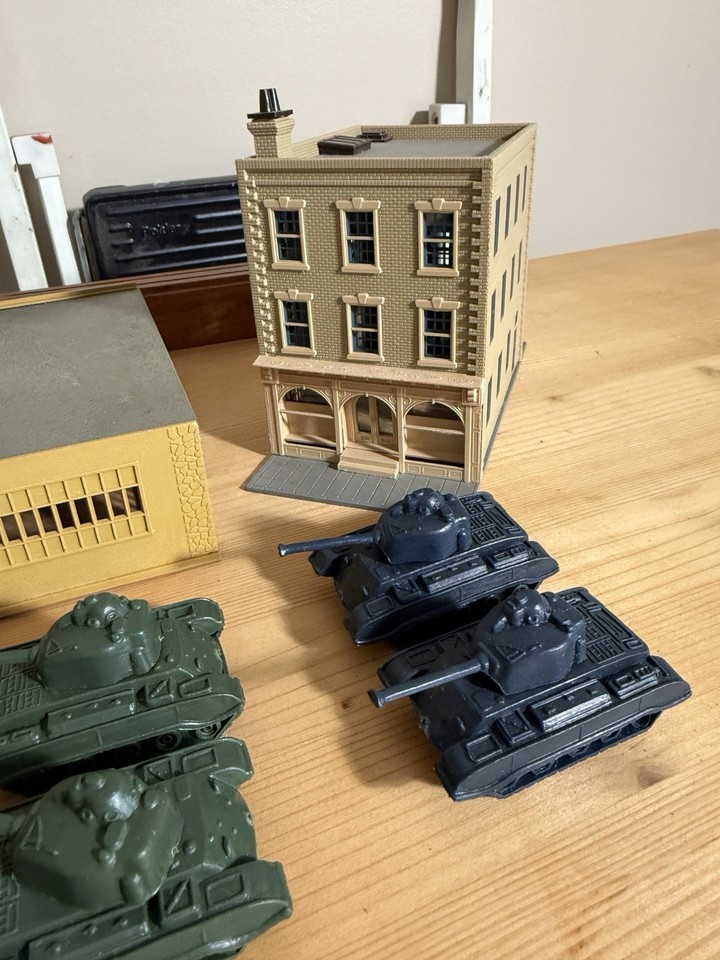 TYCO HO-Scale Military Train And Display Lot with Accessories | eBay