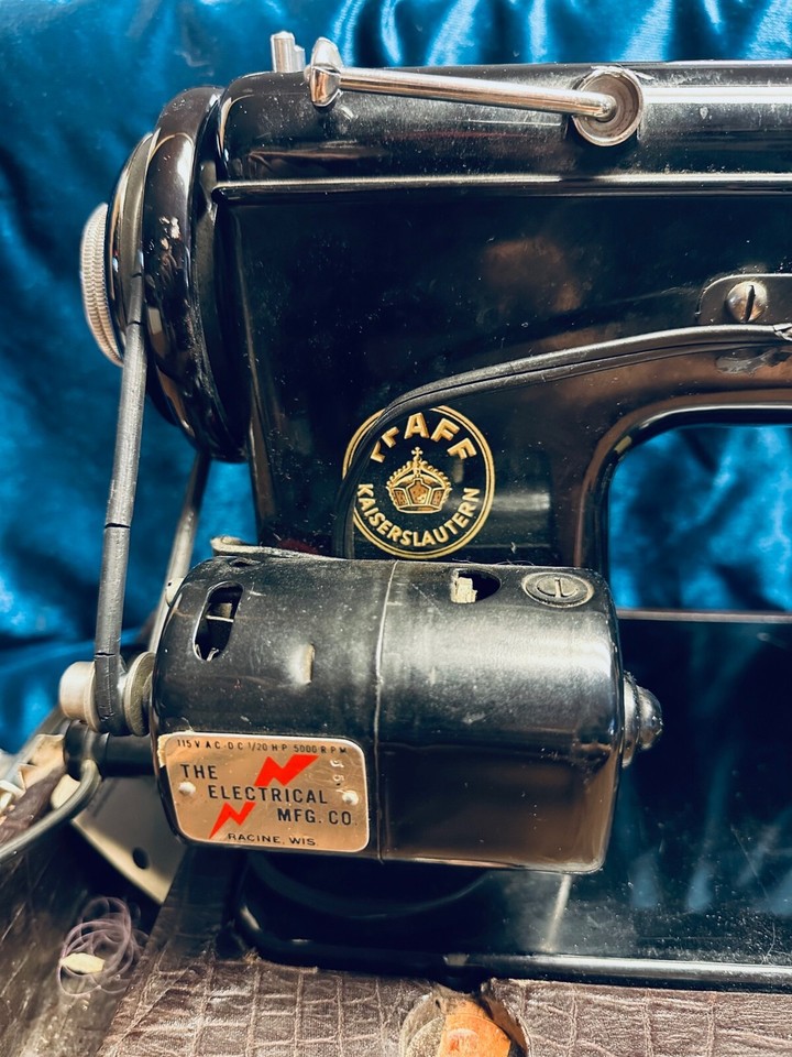 👀 Vintage 1950's PFAFF 6 Sewing Machine With Case, Runs, Light Works ...