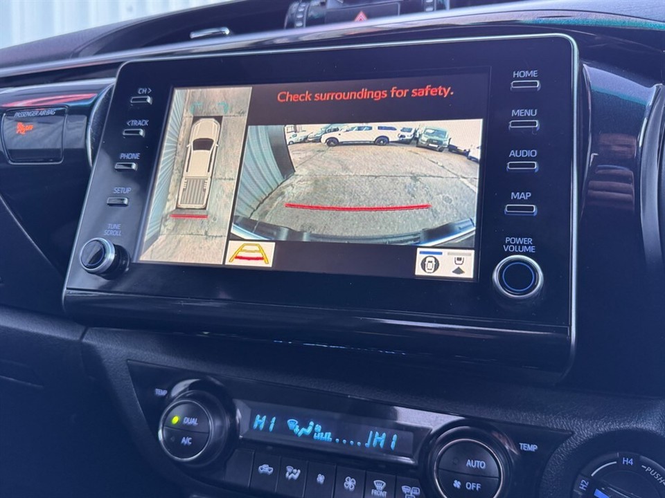 2022 Toyota Hilux 2.8D-4D INVINCIBLE X Automatic Double Cab Pick Up 4x4 ...