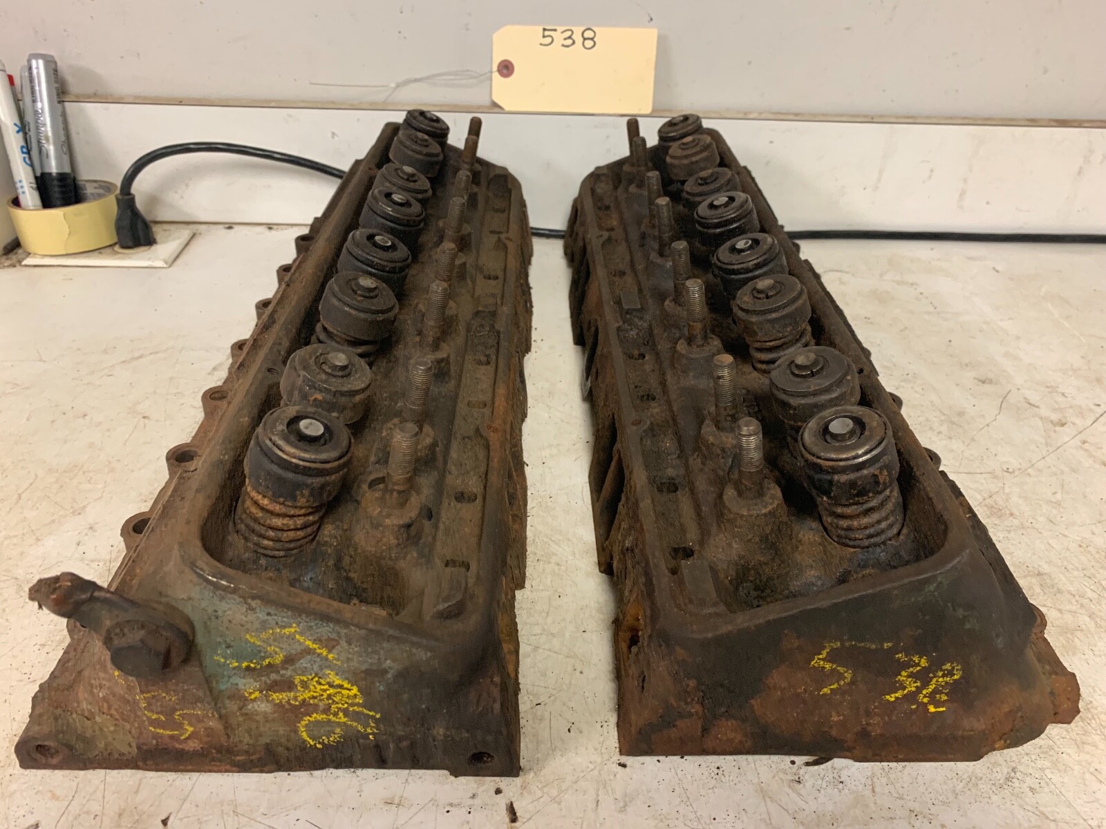 1958 1959 CHEVY SMALL BLOCK 283 SBC CYLINDER HEADS PAIR ORIGINAL GM 619 ...