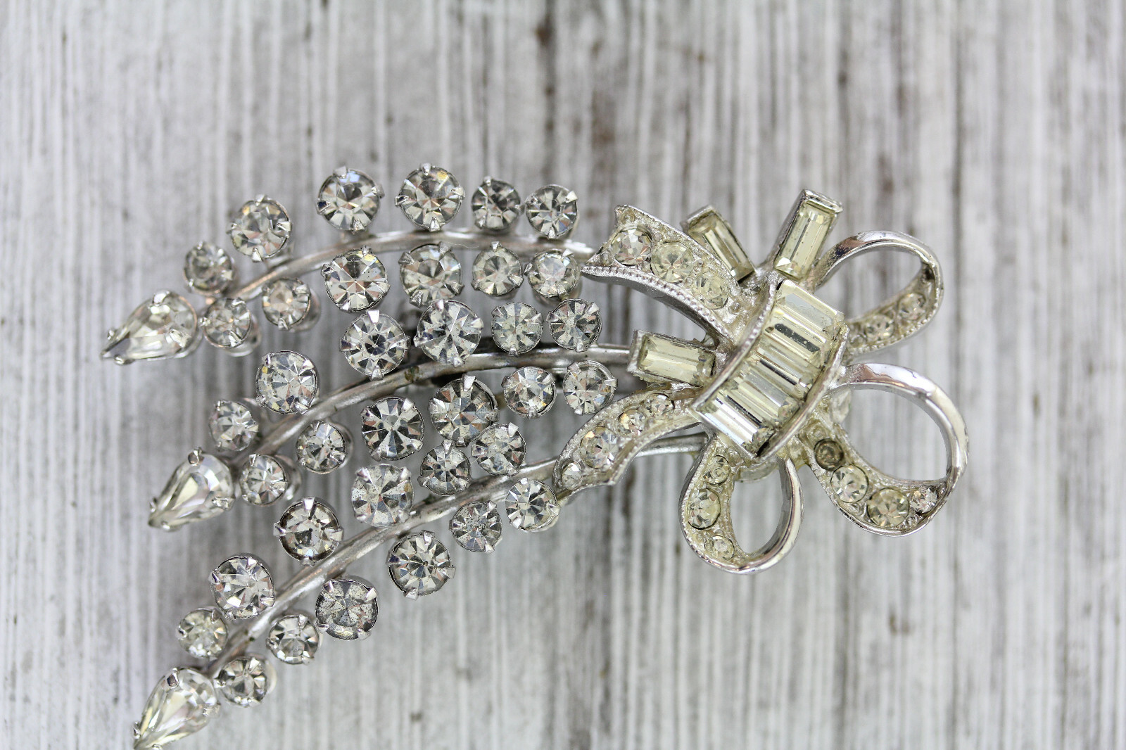 VINTAGE 50'S RHINESTONE SPRAY BOW BROOCH PIN COSTUME JEWELRY BEAUTIFUL ...