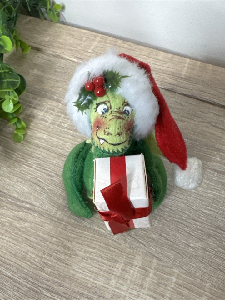 Vintage ‘90 Annalee Christmas Poseable Dragon Dinosaur With Santa Hat ...