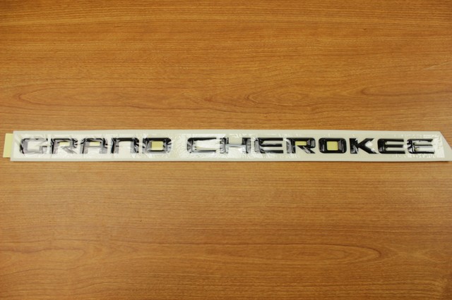 Genuine Mopar Front Door Nameplate 68235425AA online kaufen | eBay