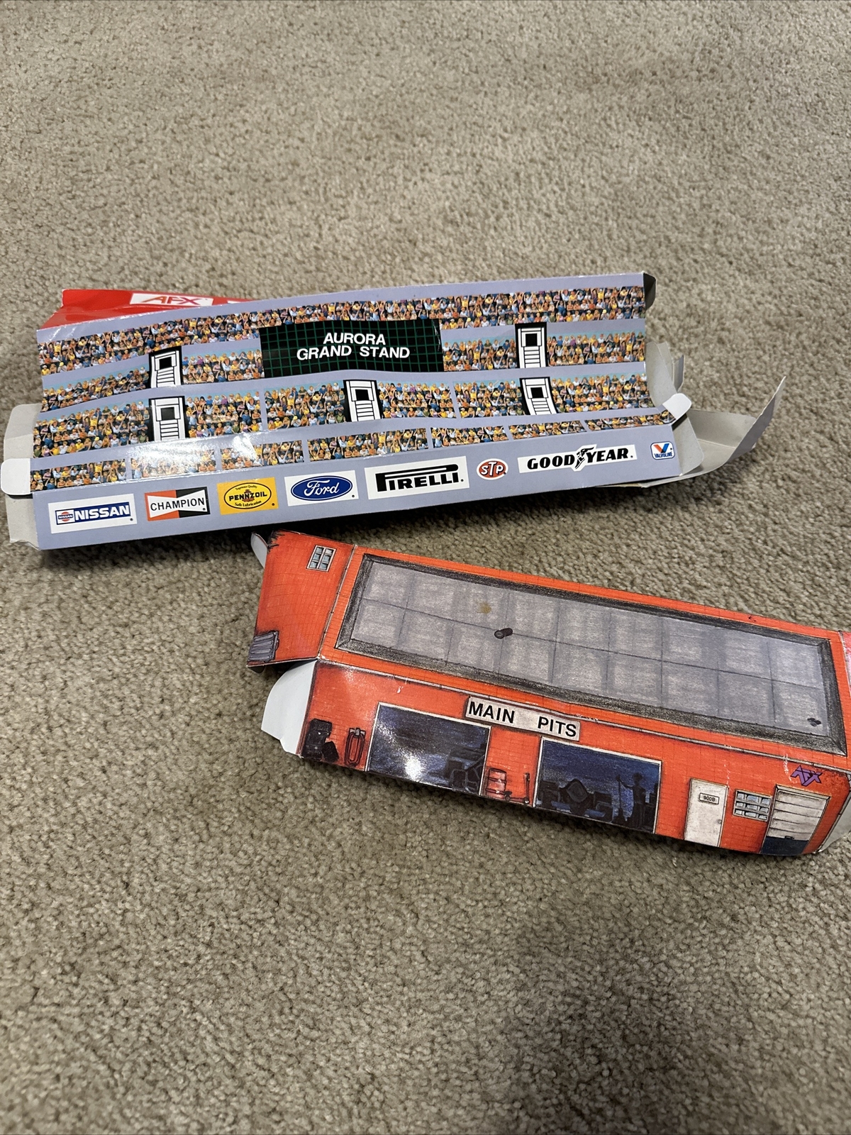 AFX TOMY GIANT RACEWAY #09803 w/ 2 Original Cars PLUS 2 Extra Cars ...