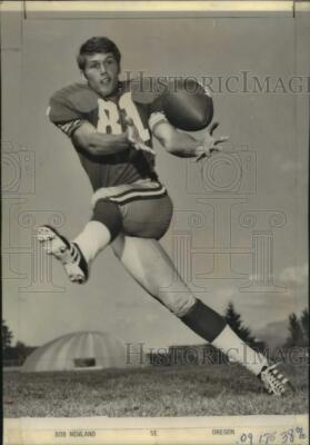 1971 Press Photo Oregon football player Bob Newland attempts to catch ...