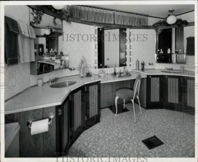 1969 Press Photo "New Dimension" Model Princess Mobile Home Bathroom ...